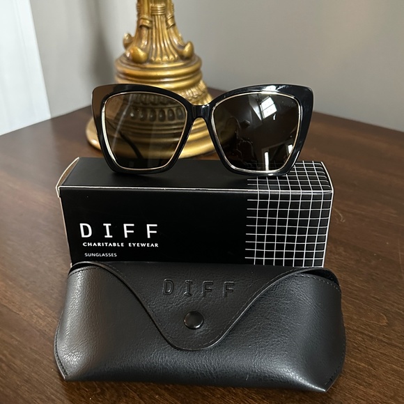 Diff Eyewear | Accessories | Nwt Diff Becky Iv Polarized Black Gold ...